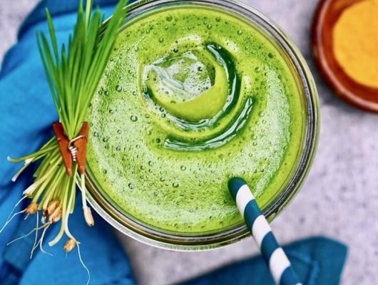 Superfood Elixir Juice with Spinach, Wheatgrass and Turmeric - CWEB