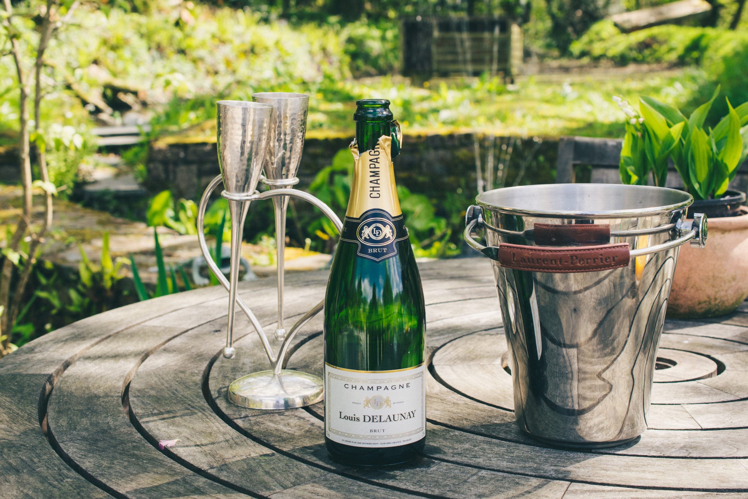 Russia’s Champagne label law flattens the bubbles in French champagne ...