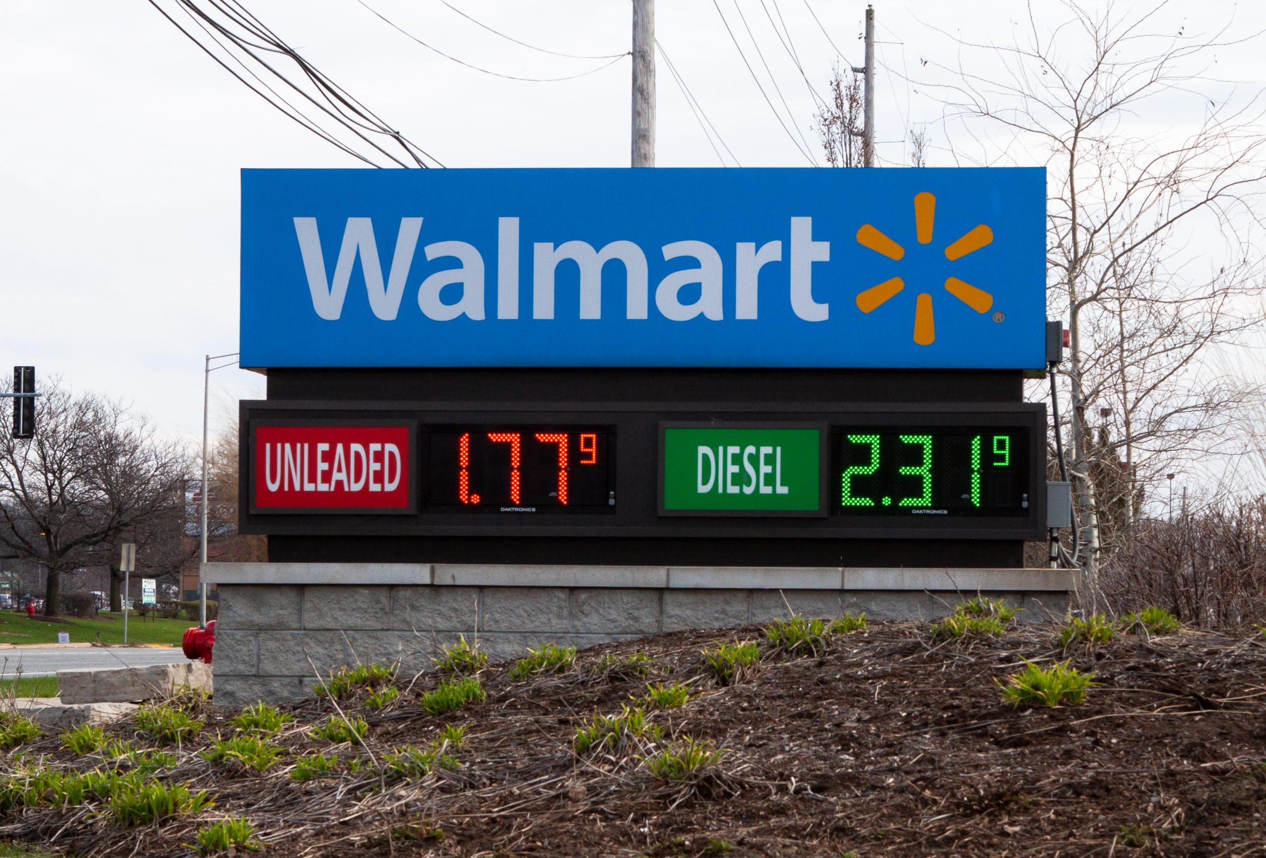 Walmart offers deeper gas discounts to new and existing subscribers of ...