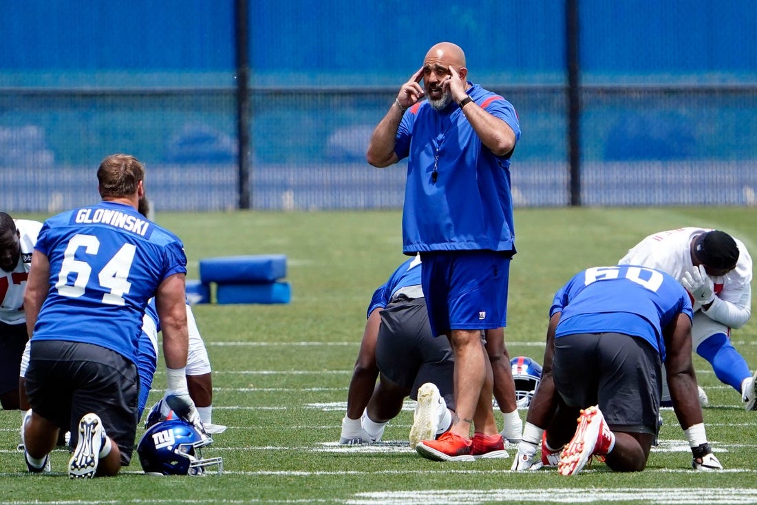 NFL New York Giants OL coach ‘sad’ for pushing player in brawl - CWEB