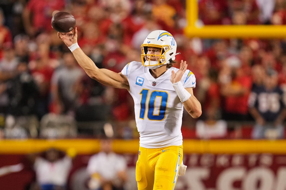 NFL News: Chargers' Justin Herbert (ribs) questionable vs. Jaguars - CWEB