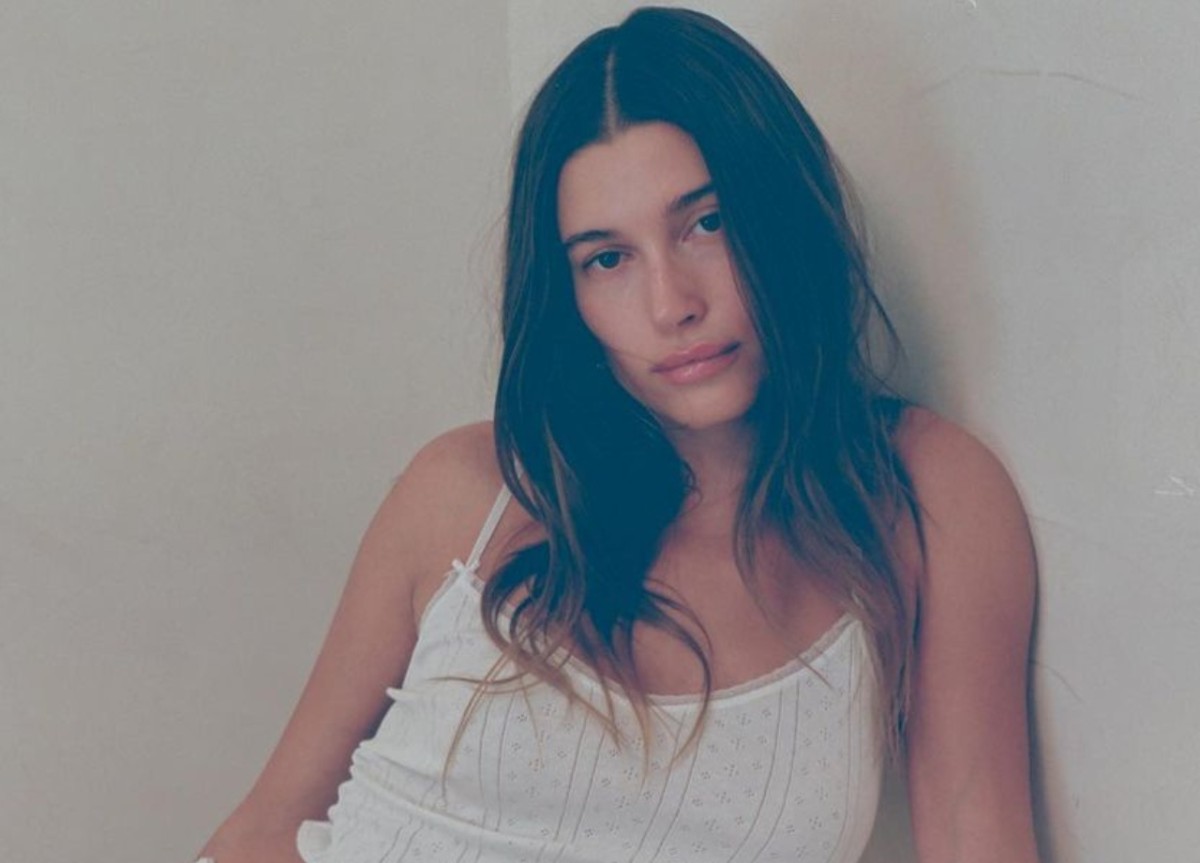 Celebrity Hailey Bieber Spends Cozy Weekend at Home in White Crop Top ...