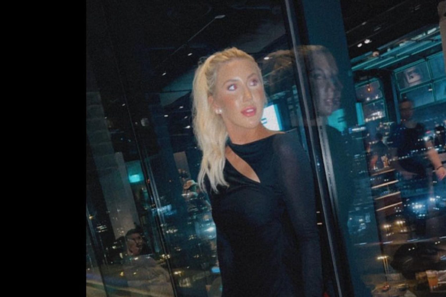 Celebrity Savannah Chrisley Enjoys Bartending, Stuns with Toned Body in ...