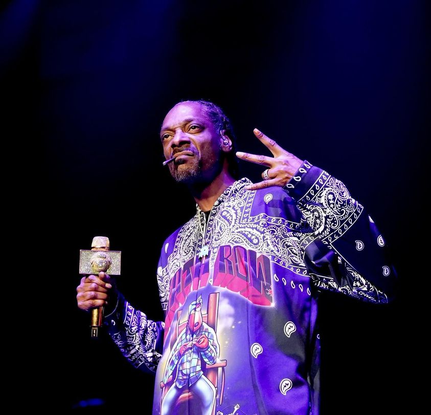 Celebrity Snoop Dogg conducts Twitter poll, get extremely positive ...