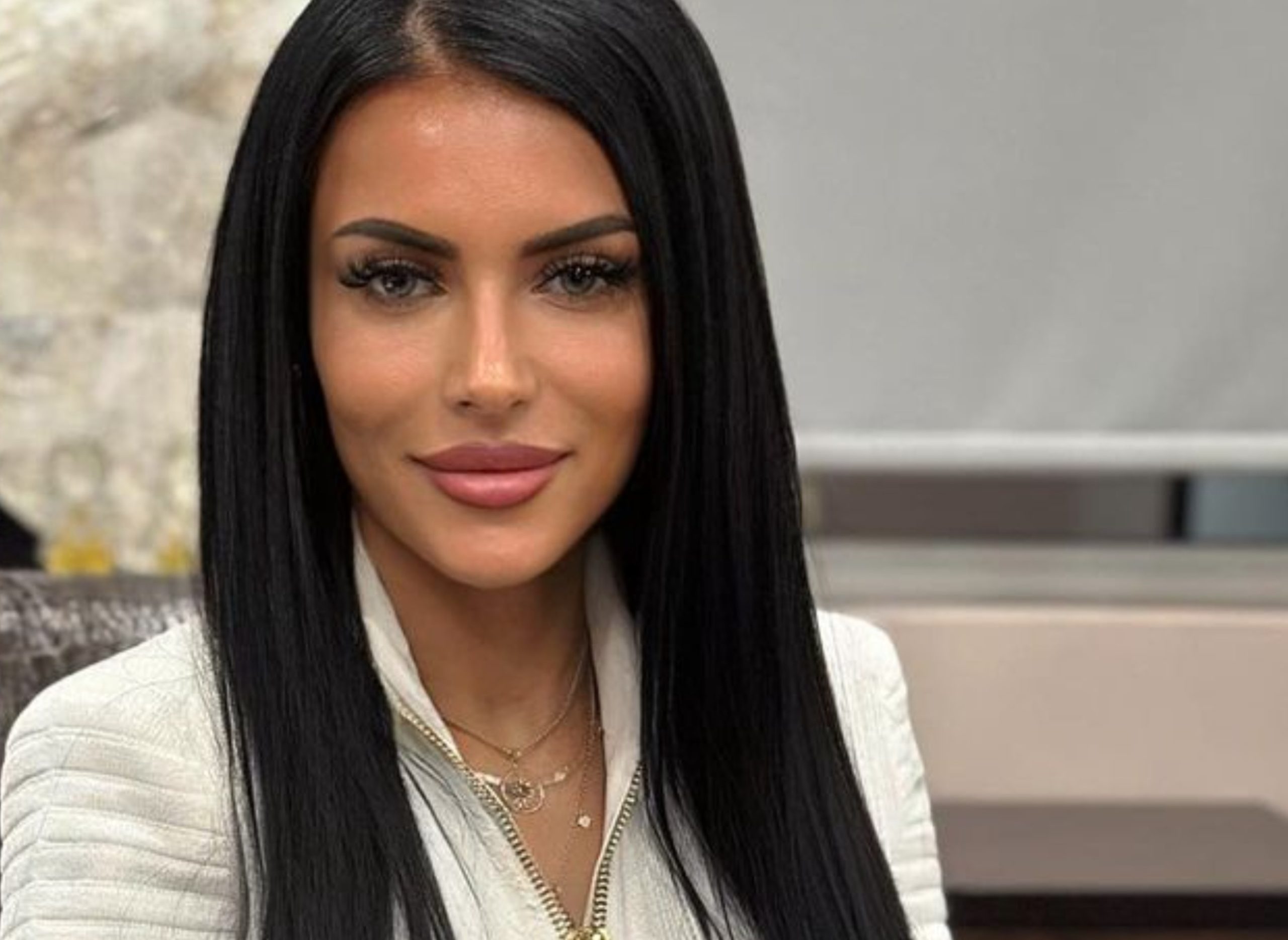 Social media makeup artist influencer with over 1 million followers ...