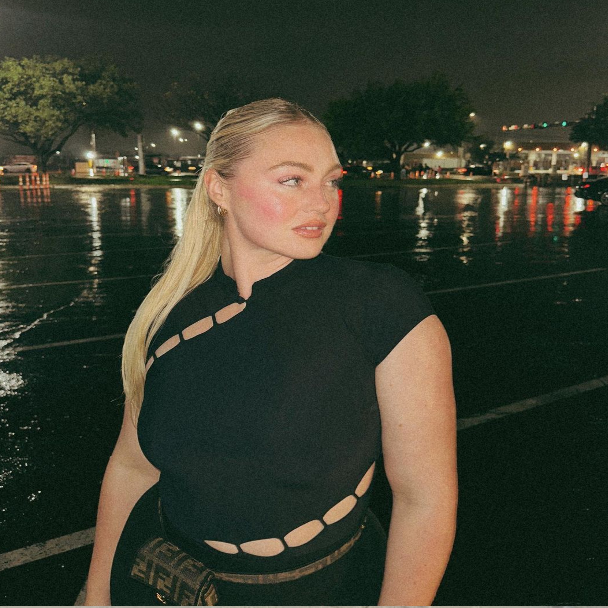 Celebrity Model Iskra Lawrence Delights Fans with Body Positive Message ...