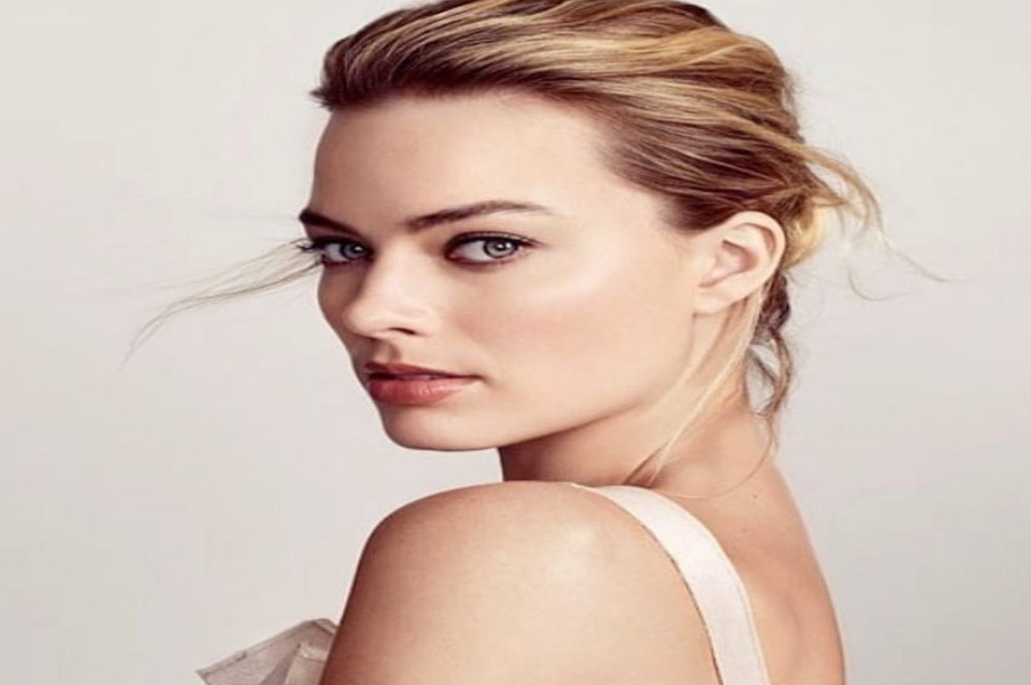 Watch: Celebrity Margot Robbie channels Barbie wearing pink Chanel gown ...