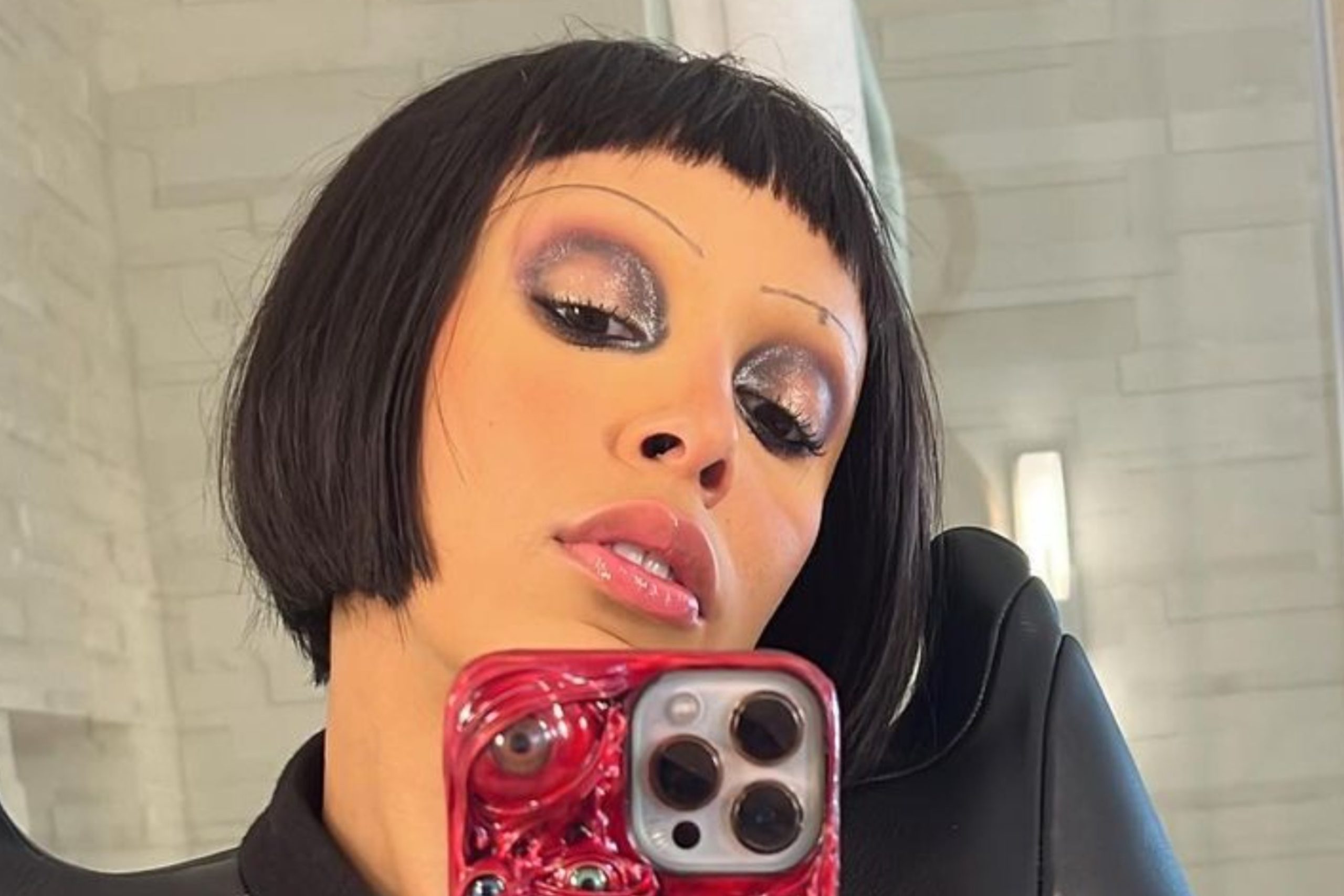 Celebrity Doja Cat Wows in Leather Coat, Stilettos and Neckline ...