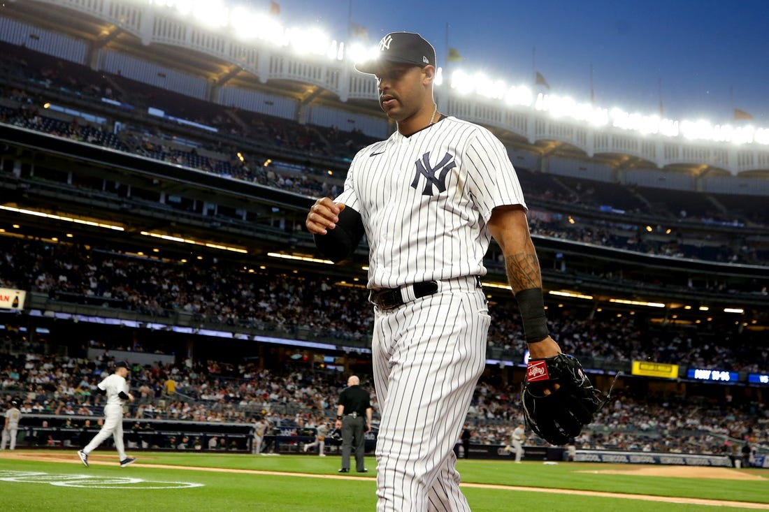 MLB News: Yankees officially release OF Aaron Hicks - CWEB