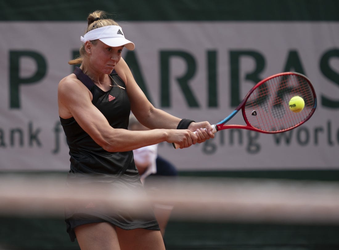 WTA News: Iga Swiatek, Elena Rybakina cruise at French Open - CWEB
