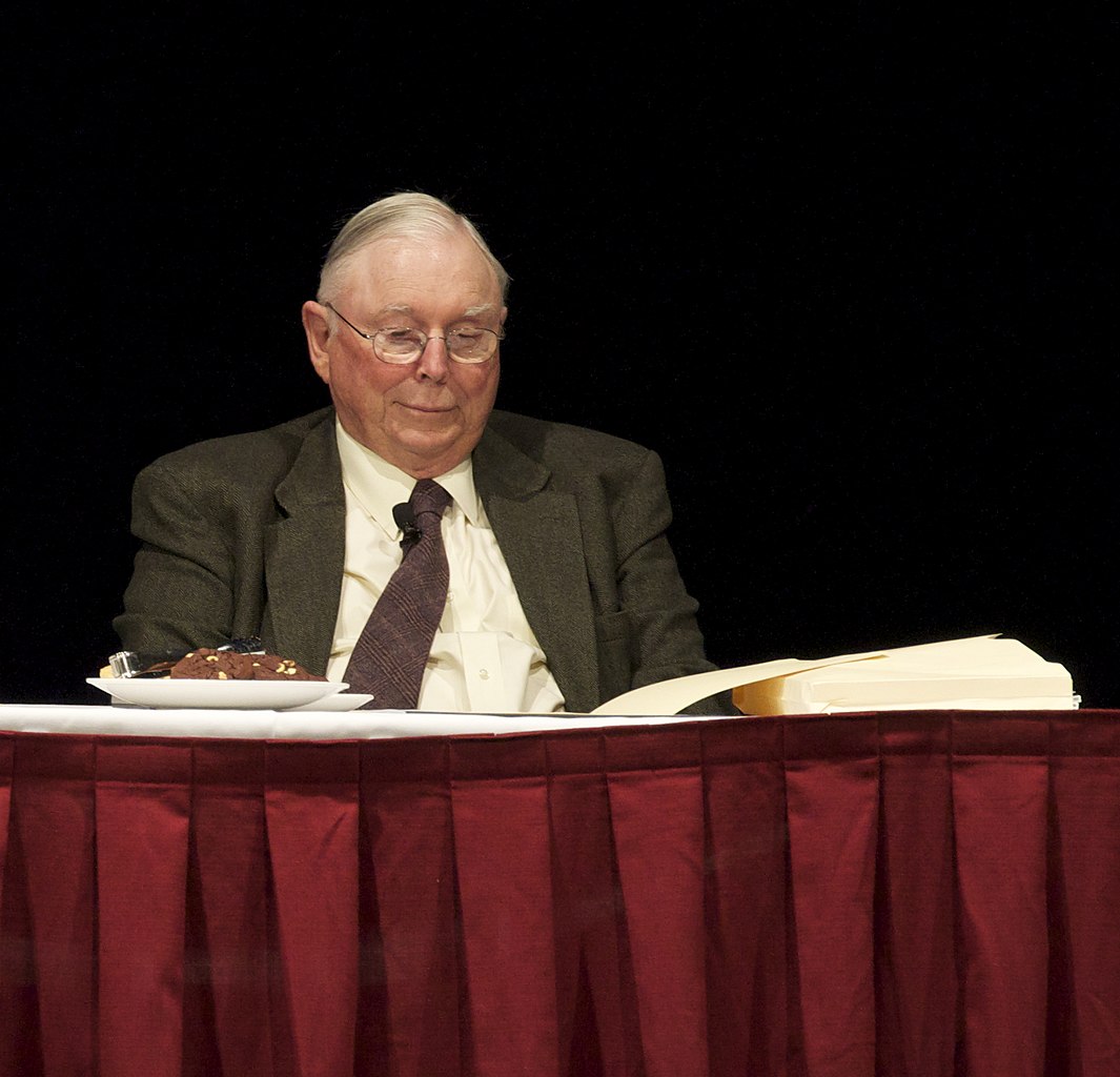 Legendary Charlie Munger Best Friend and Partner Warren Buffet Has Died ...