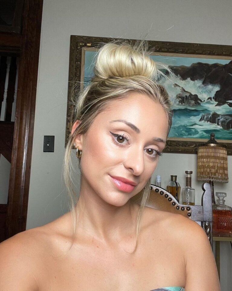 Celebrity Renee Poche of reality show Love Is Blind sues Netflix ...