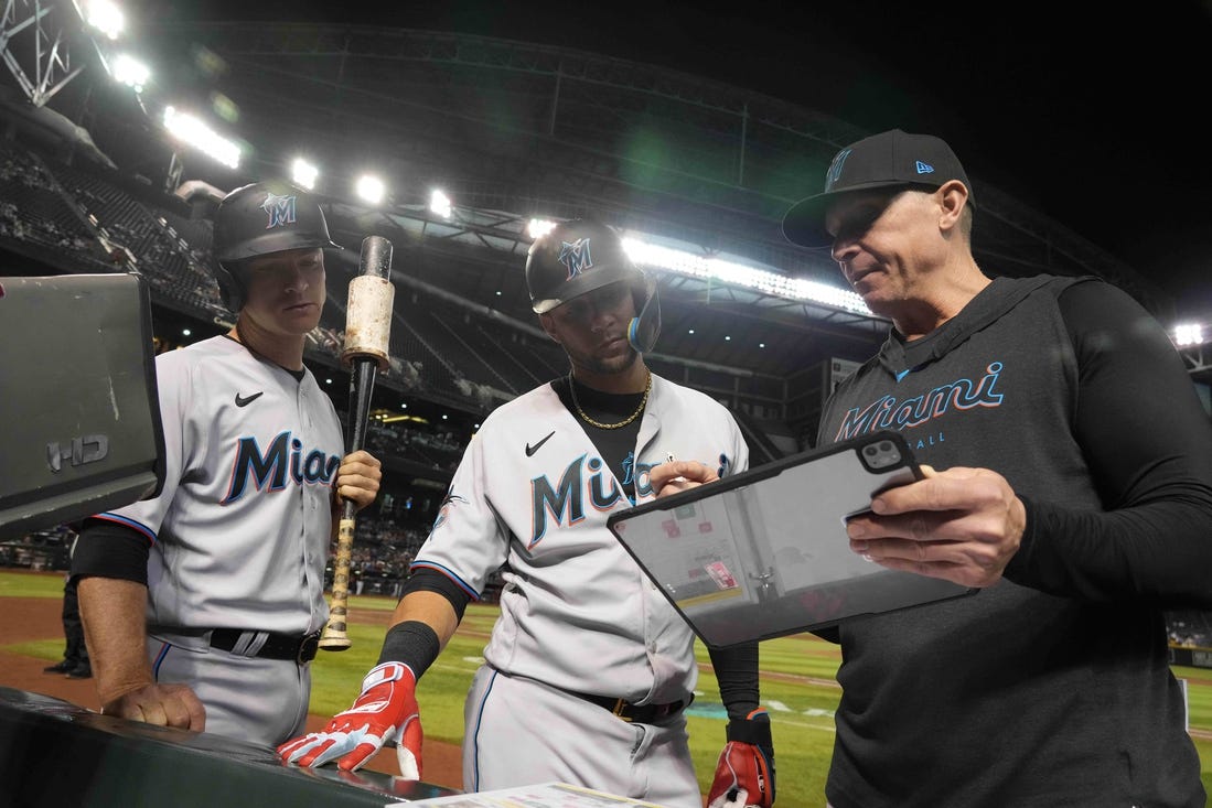MLB News: Mariners fire bench coach Brant Brown - CWEB